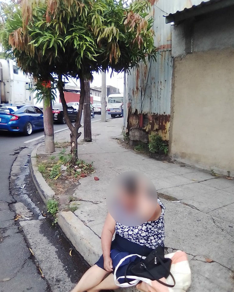 Trasladan a hospital a señora tras caer de microbús en el bulevar ...