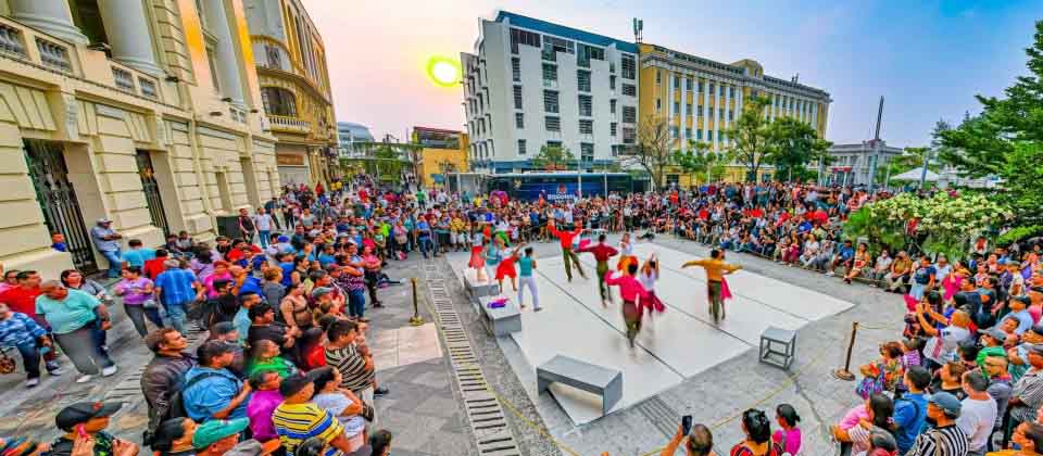 Este sábado, los capitalinos disfrutarán de SivArt, edición Navidad ...