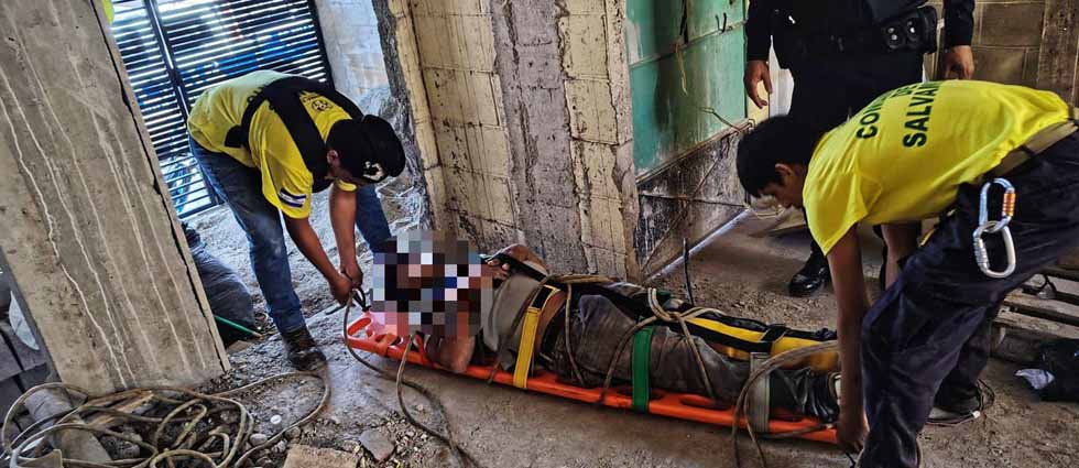 Sonsonate: joven sufre varias lesiones tras caer de un segundo piso en vivienda en construcción ...