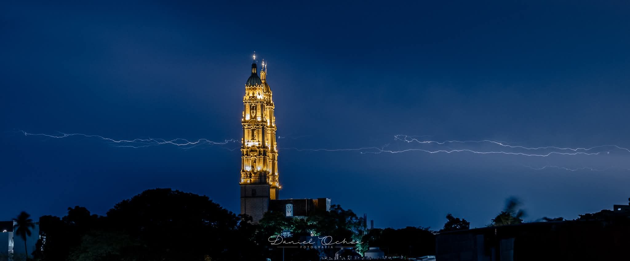 Fotógrafo capta impresionante e inusual rayo horizontal ...