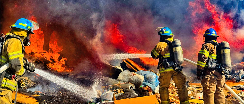 Bomberos sofocan voraz incendio en predio ubicado en Sonsonate ...