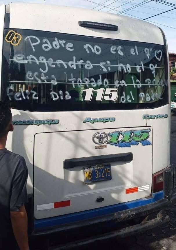 Muy a su estilo: transportistas mandan peculiar saludo por el Día del ...